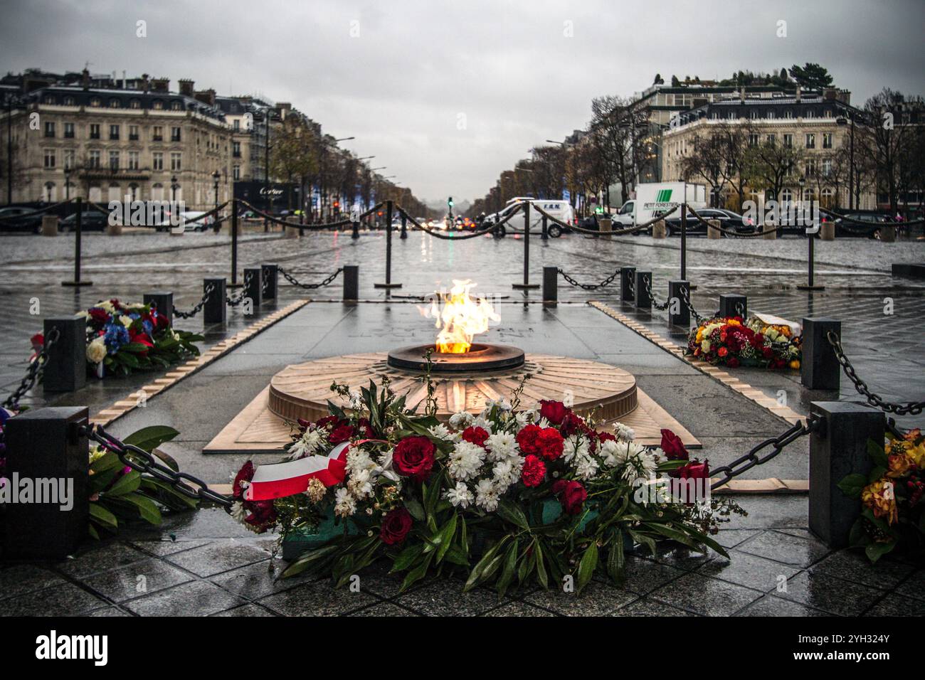 Arc de Triomphe and Eternal Flame Stock Photo - Alamy