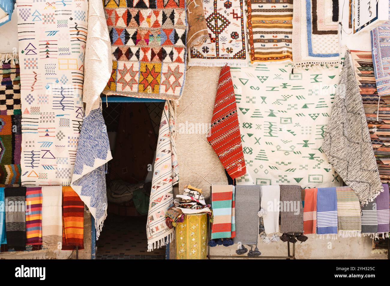 Moroccan rugs hi-res stock photography and images - Alamy