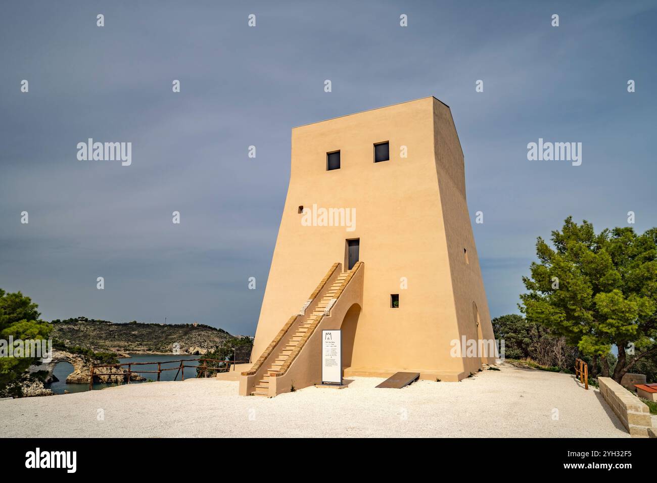Torre San Felice Der Wachturm Torre San Felice in Vieste, Gargano ...