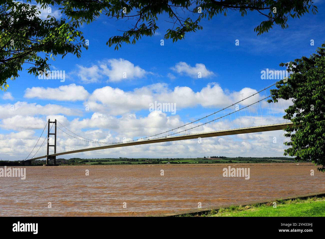 Summer view over the Humber bridge from the Hessle Foreshore; East ...