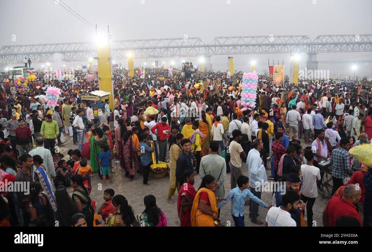 India. 08th Nov, 2024. PATNA INDIA NOVEMBER 8 2024 Crowd of Chhath ...
