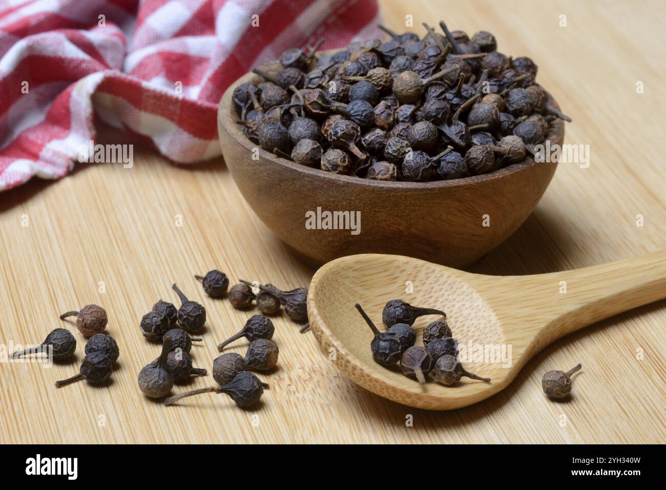 Cubeb pepper, peppercorns in shell, Piper cubeba Stock Photo - Alamy