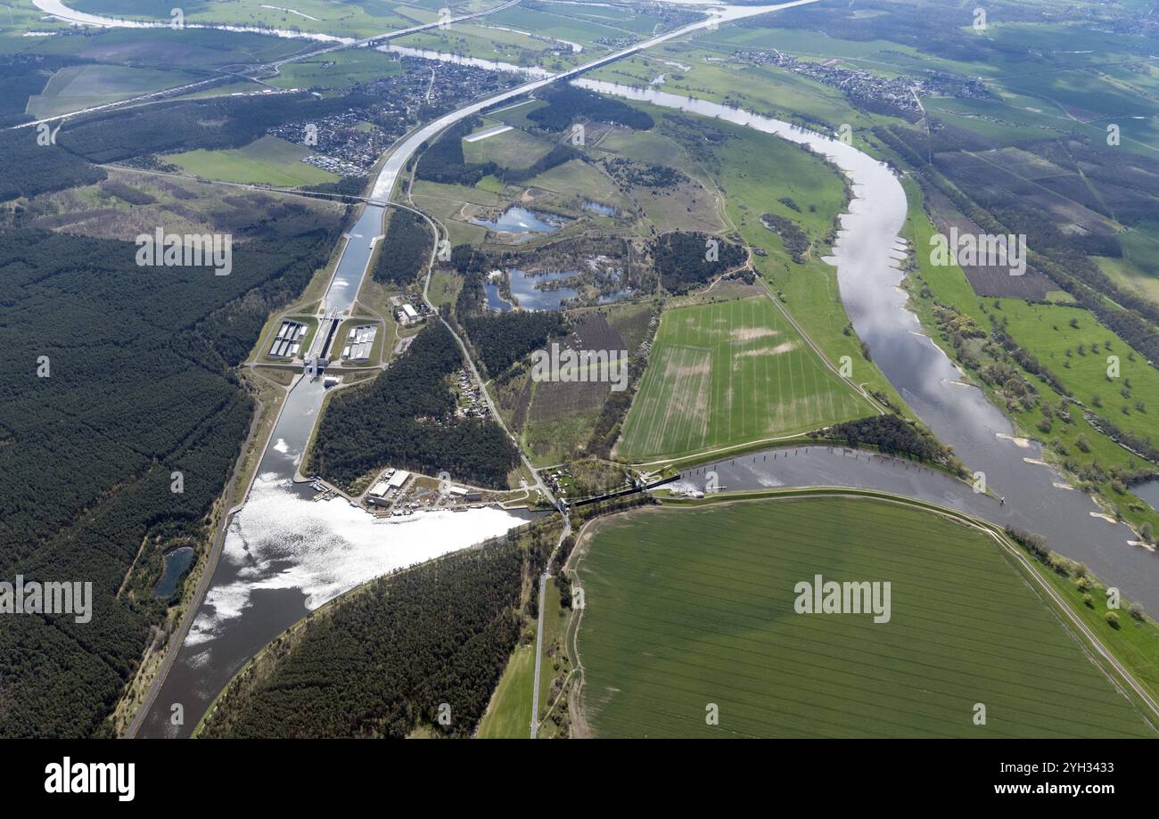Aerial top down shot lift hi-res stock photography and images - Alamy
