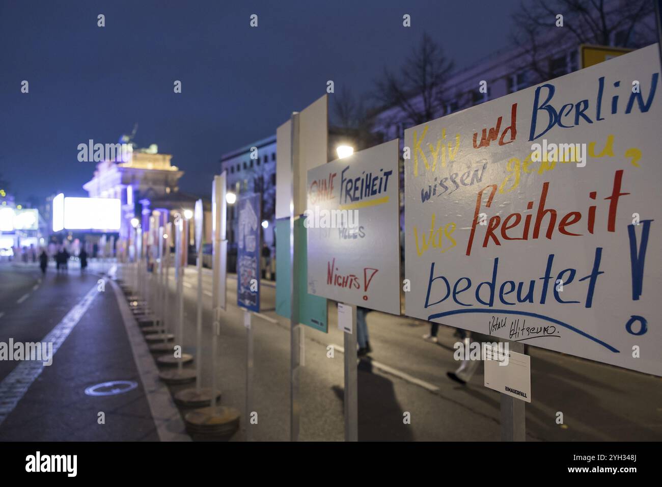 Children without means hi-res stock photography and images - Alamy