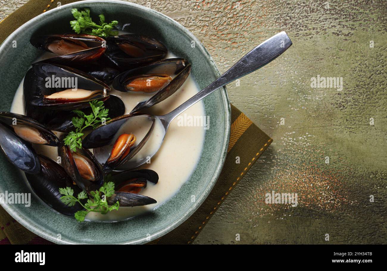 Mussels in shells, in creamy garlic sauce, mussels in bechamel sauce ...