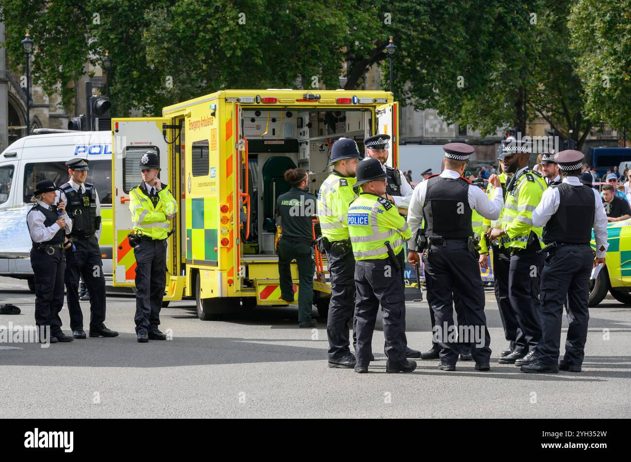 London, UK. Emergency services in Parliament Square following a serious ...