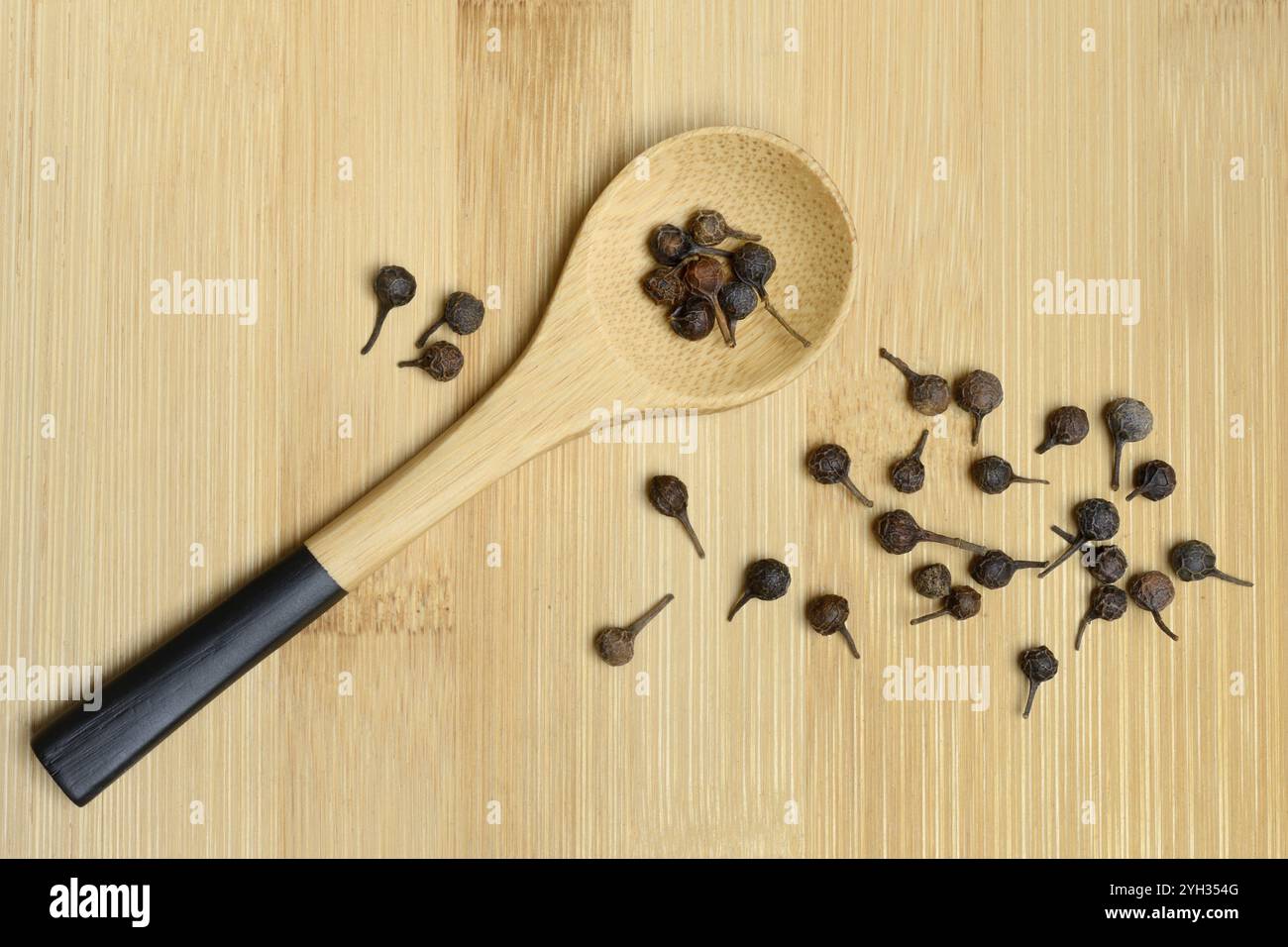 Cubeb pepper, peppercorns in wooden spoon, Piper cubeba Stock Photo - Alamy