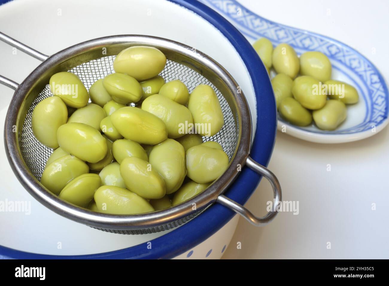 Edamame, unripe cooked soya beans in sieve, Glycine max Stock Photo - Alamy
