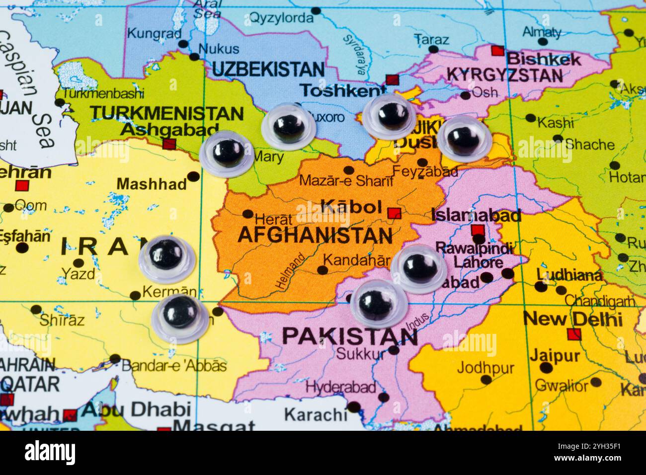 A political map where all the eyes of the neighbors are on Afghanistan ...