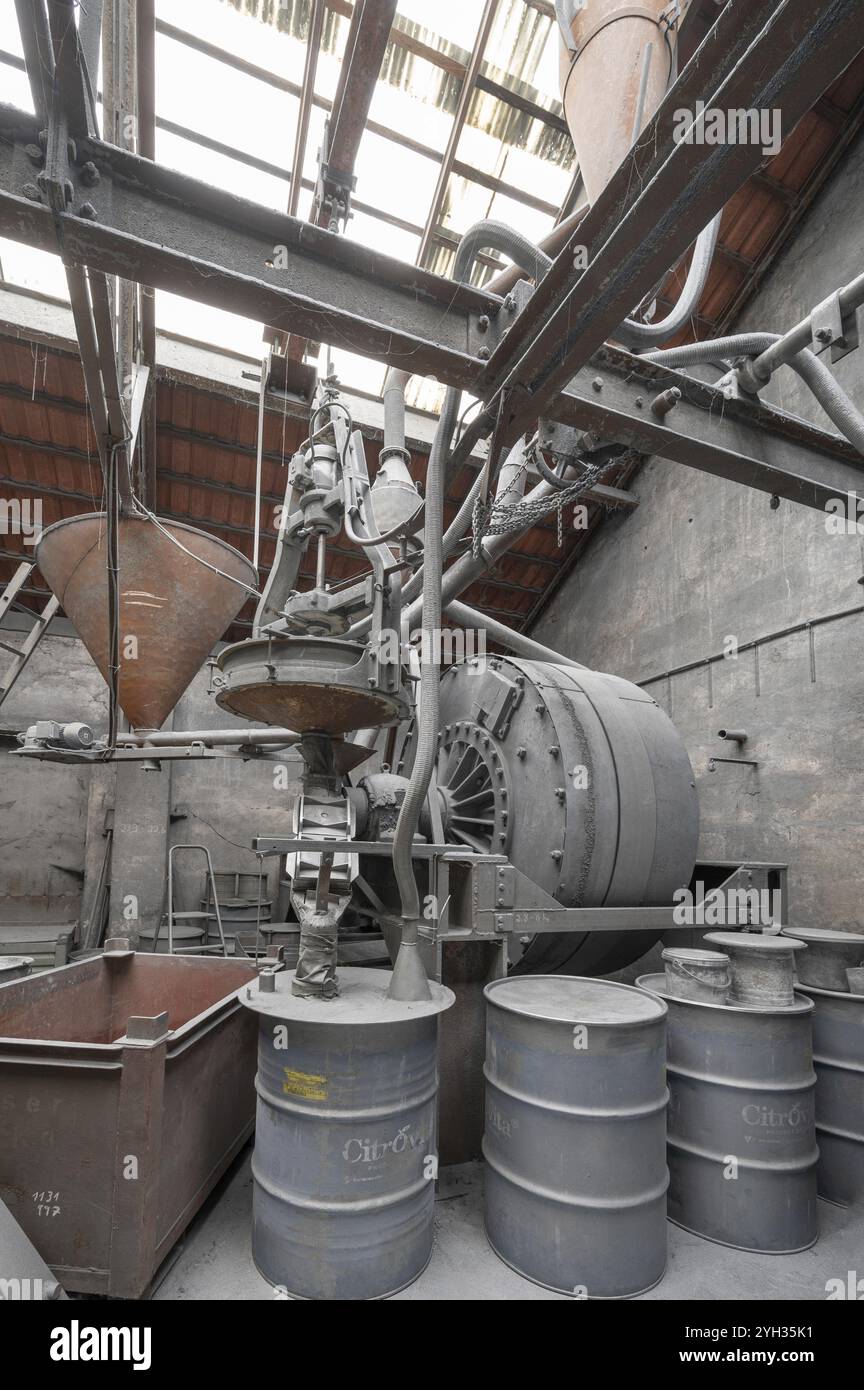 Zinc mill hi-res stock photography and images - Alamy