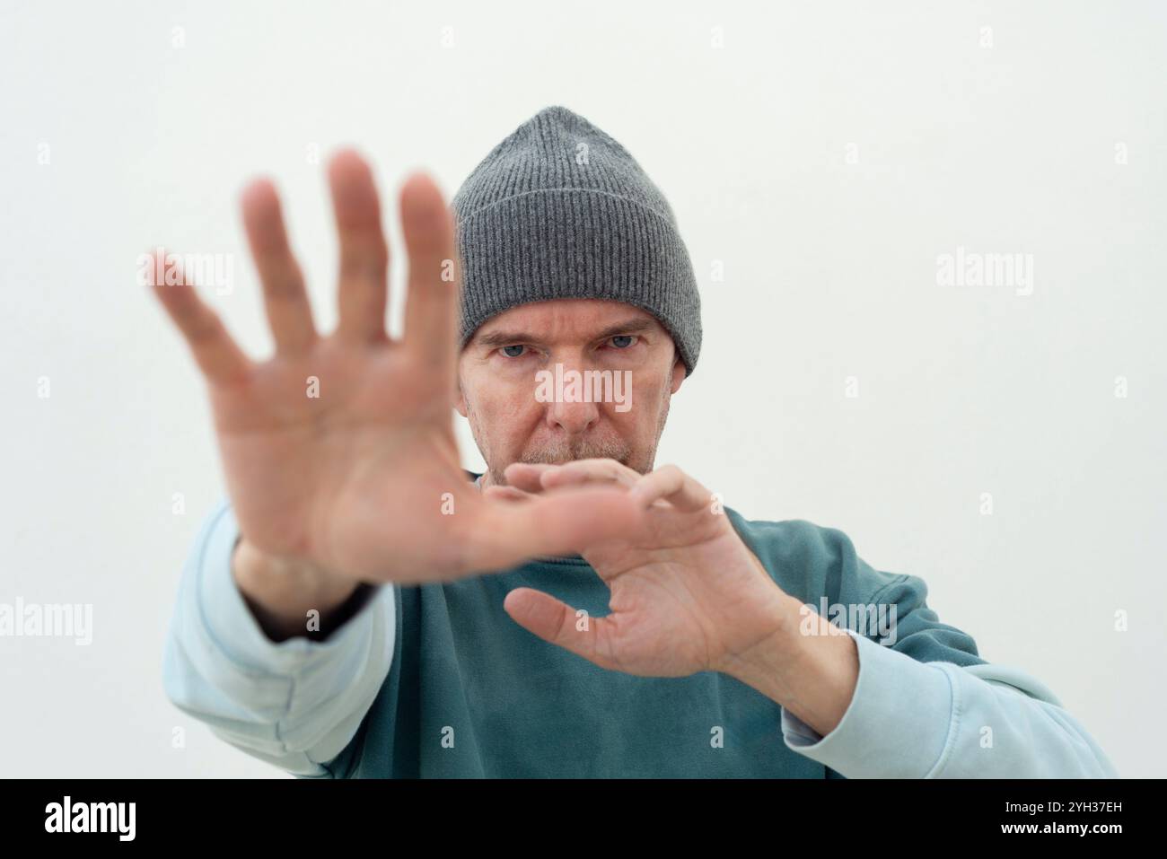 Man exercise tai chi hi-res stock photography and images - Alamy