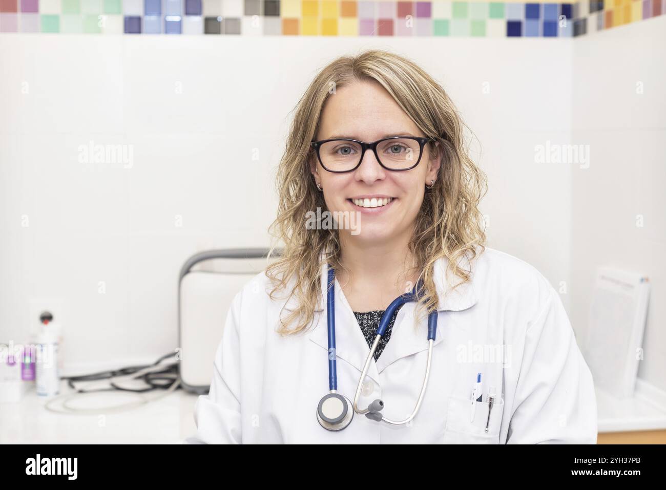 Smiling female doctor looks camera hi-res stock photography and images ...