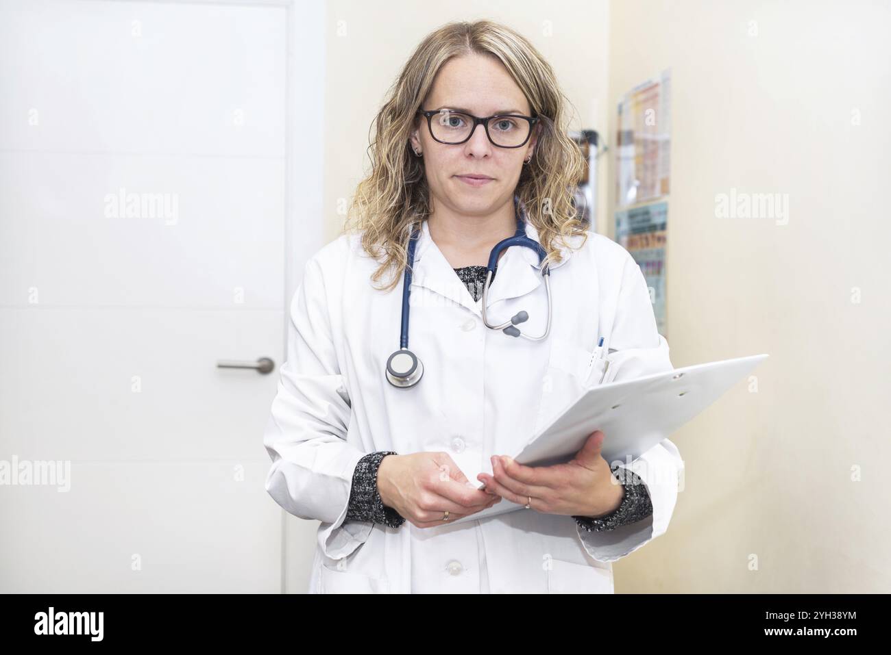 Portrait of a female doctor holding her patient chart Stock Photo - Alamy