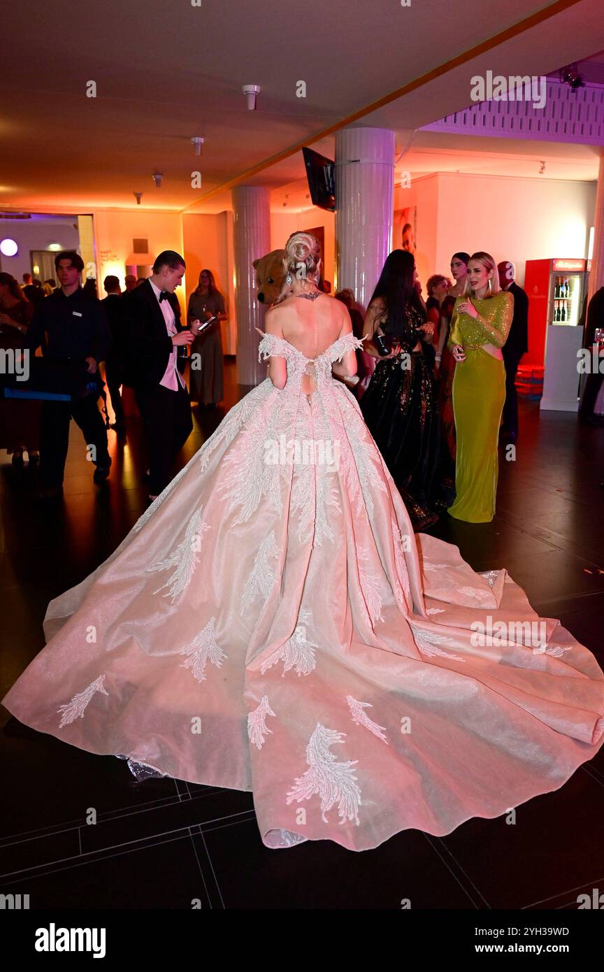 Annika Gassner beim 29. Leipziger Opernball 2024 in der Oper Leipzig. Leipzig, 08.11.2024 ...