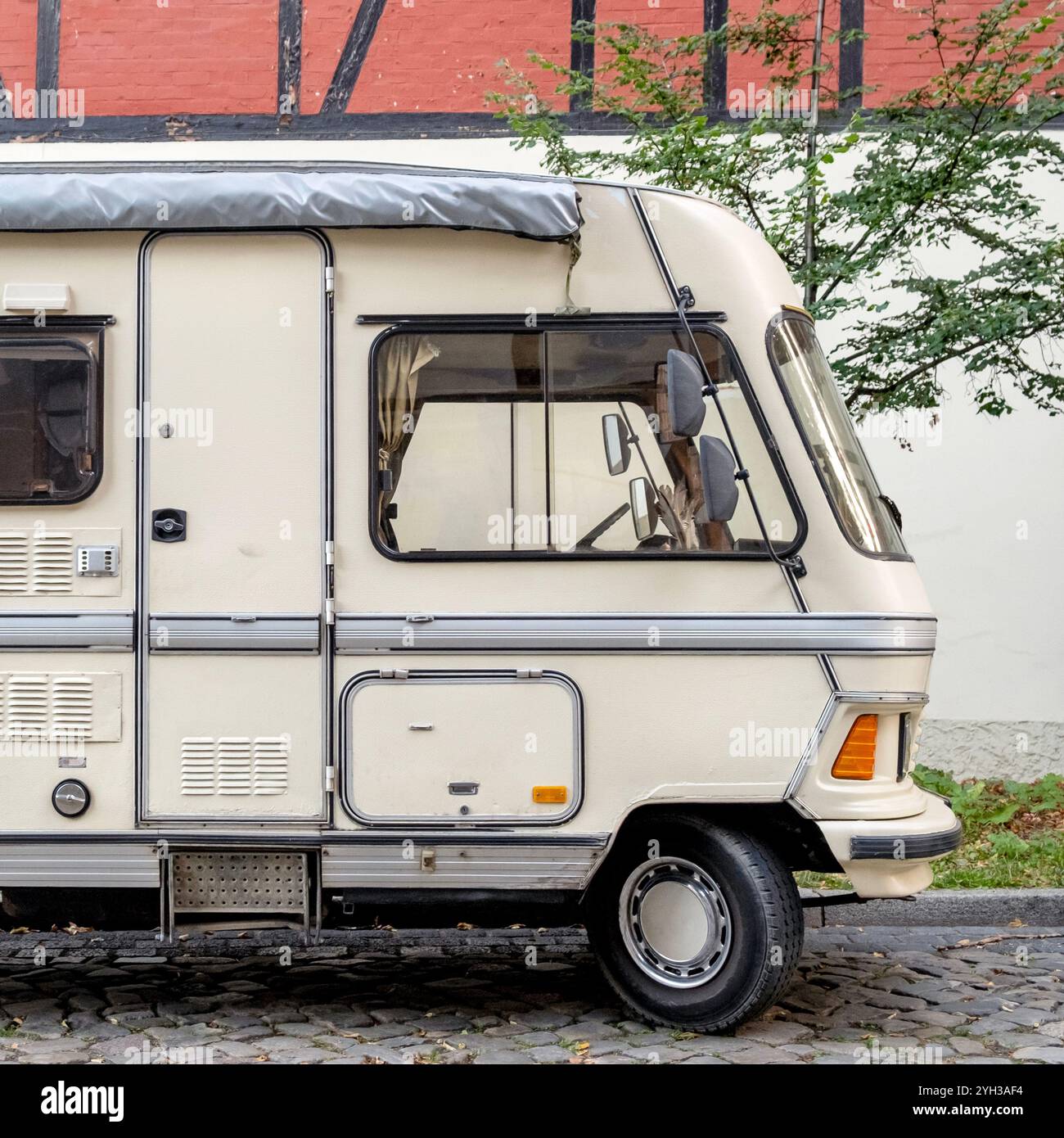 Vintage motorhome design hi-res stock photography and images - Alamy