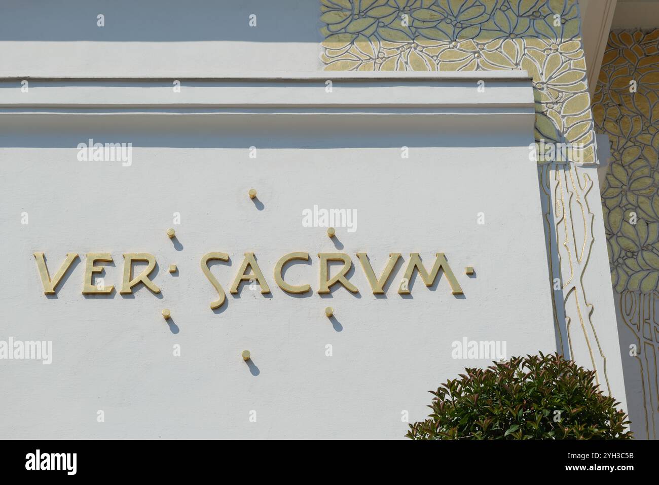 Secession building in vienna hi-res stock photography and images - Alamy