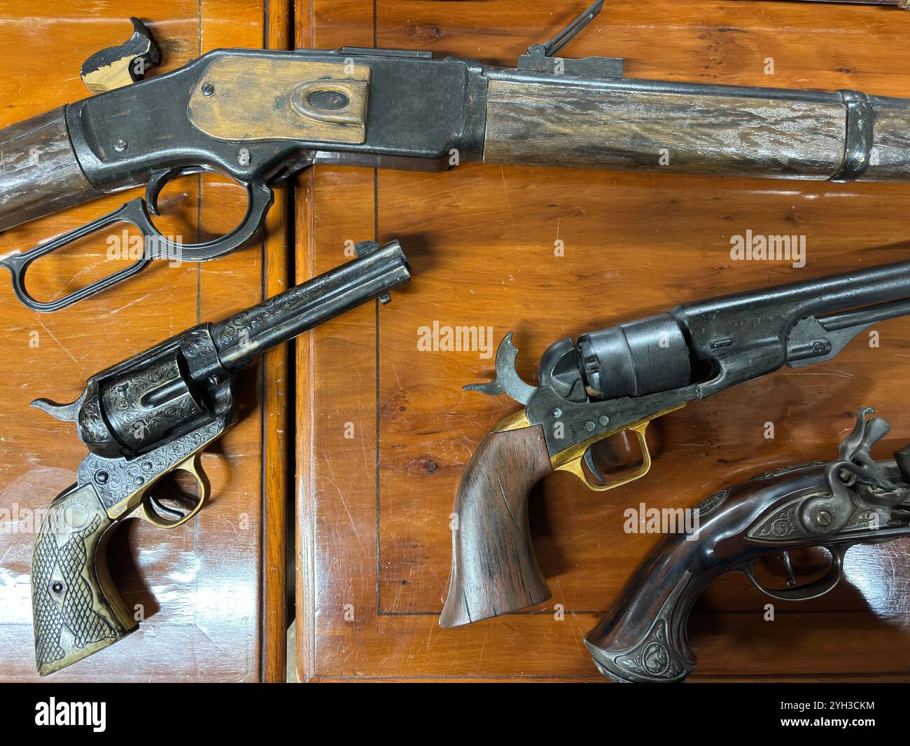 Display of vintage guns pistols firearms Stock Photo - Alamy