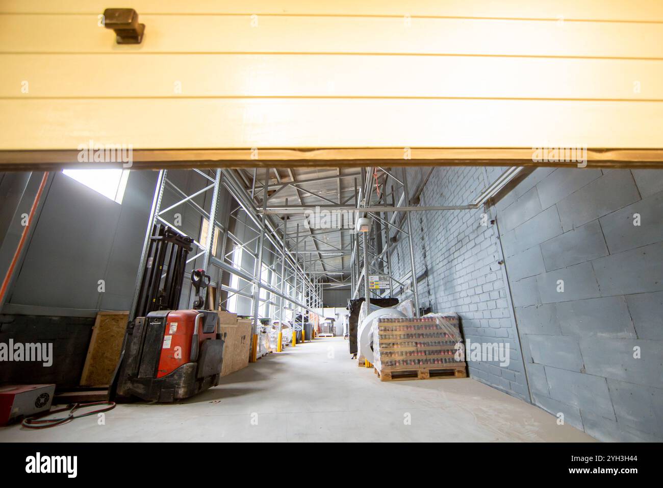 Structured shelving system hi-res stock photography and images - Alamy