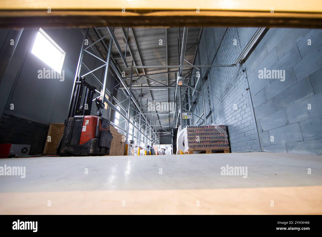 Structured shelving system hi-res stock photography and images - Alamy