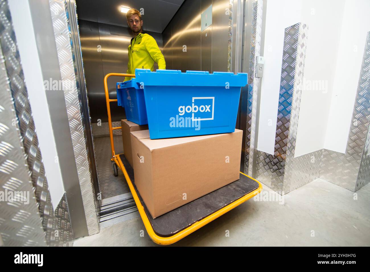 Elevator functionality hi-res stock photography and images - Alamy