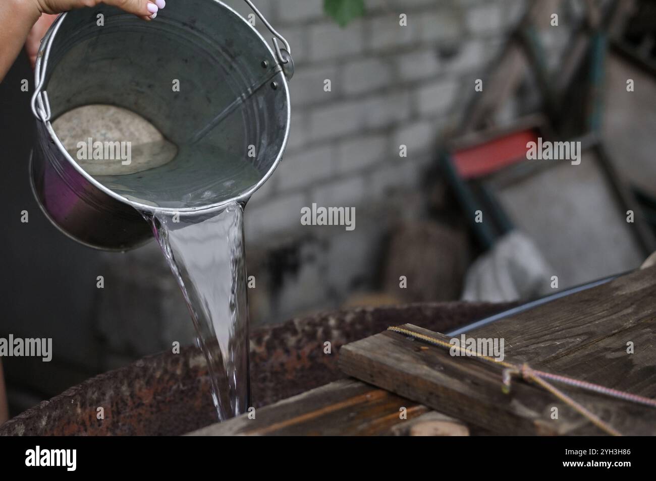 Iron water splashing hi-res stock photography and images - Alamy