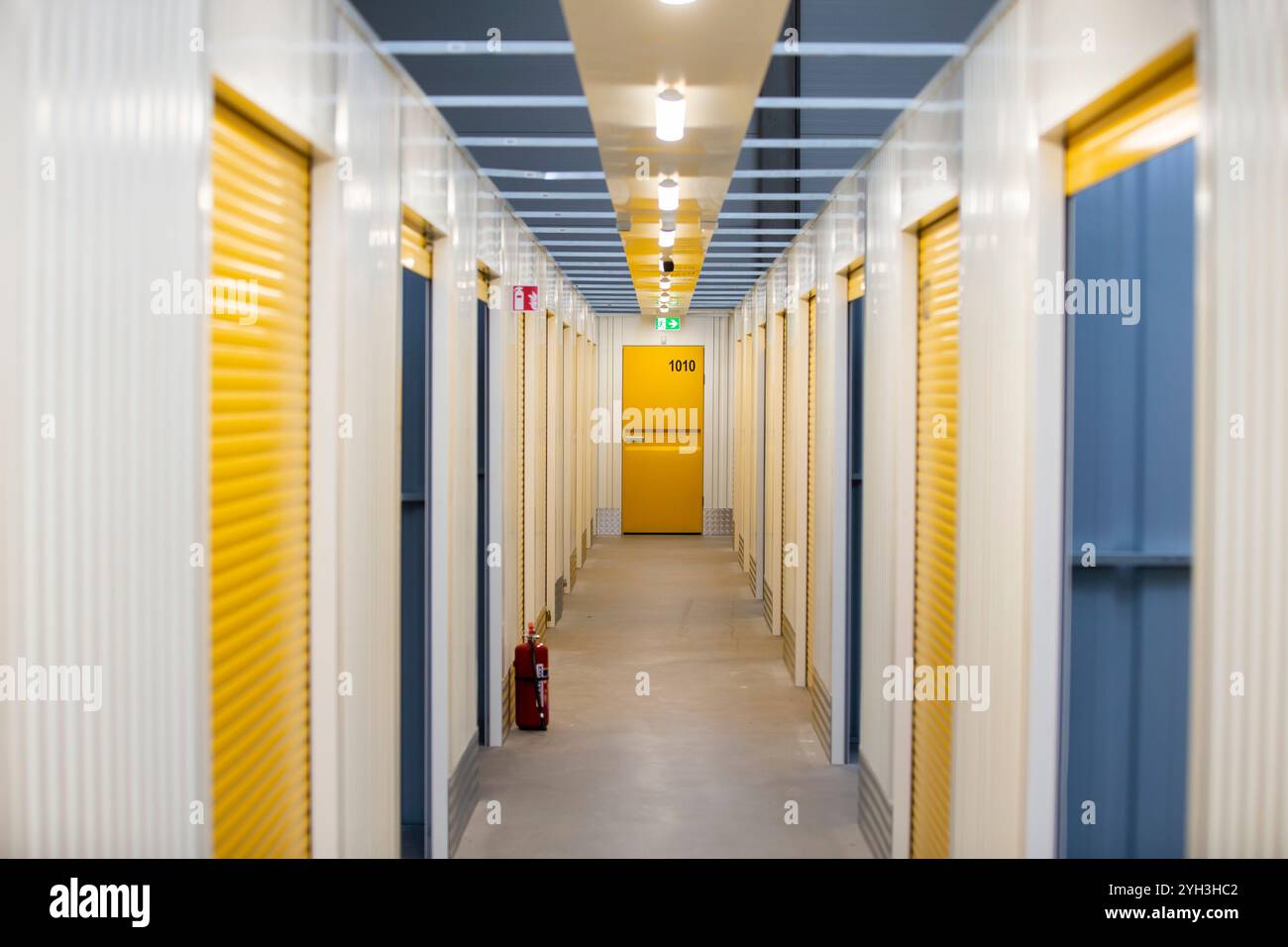 Very bright lighting hi-res stock photography and images - Alamy