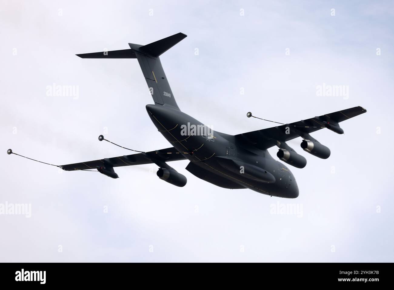 Zhuhai, China's Guangdong Province. 9th Nov, 2024. A YU-20 tanker ...