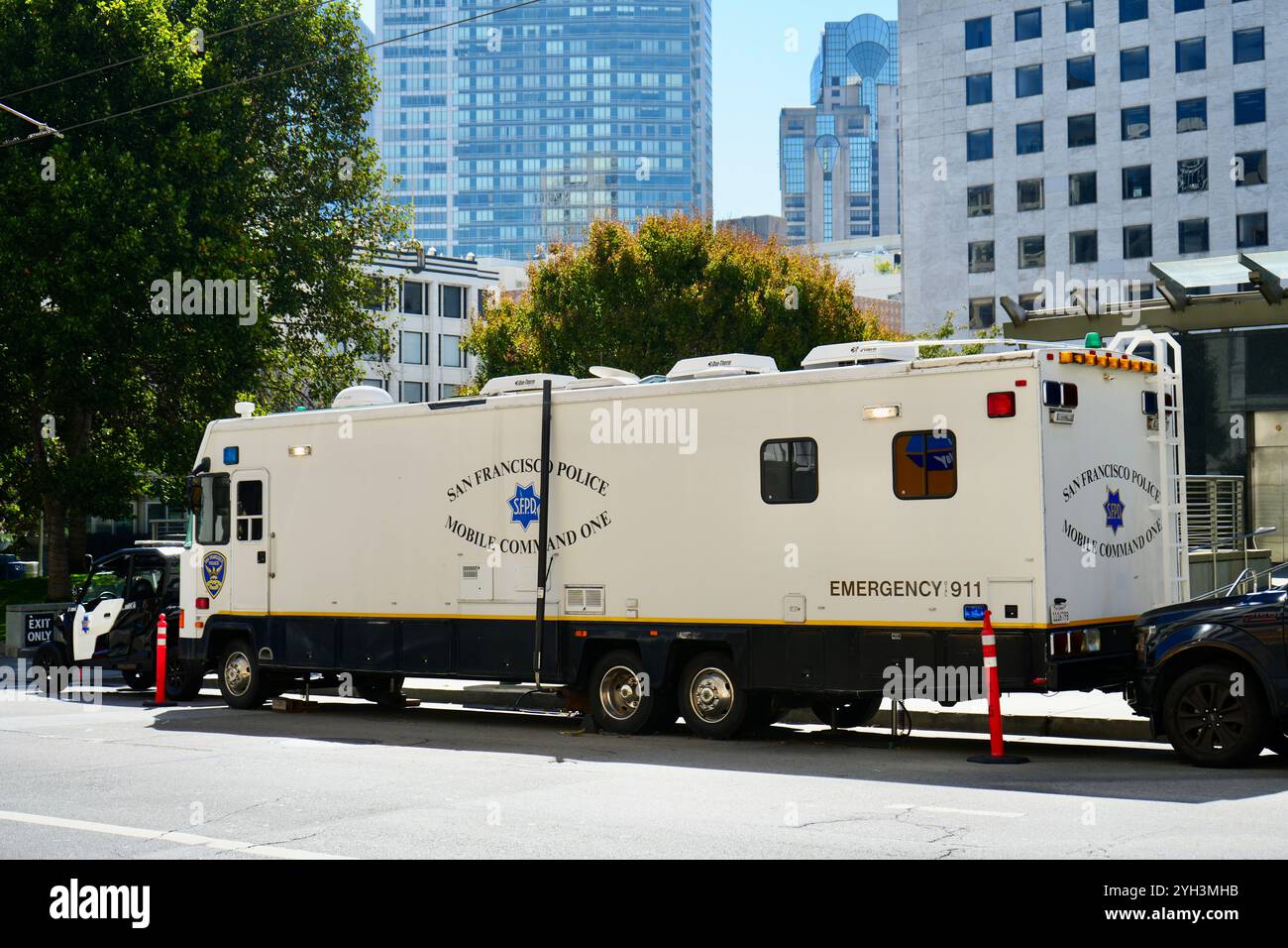 SFPD Mobile Command One vehicle with Polaris Buggy Stock Photo - Alamy
