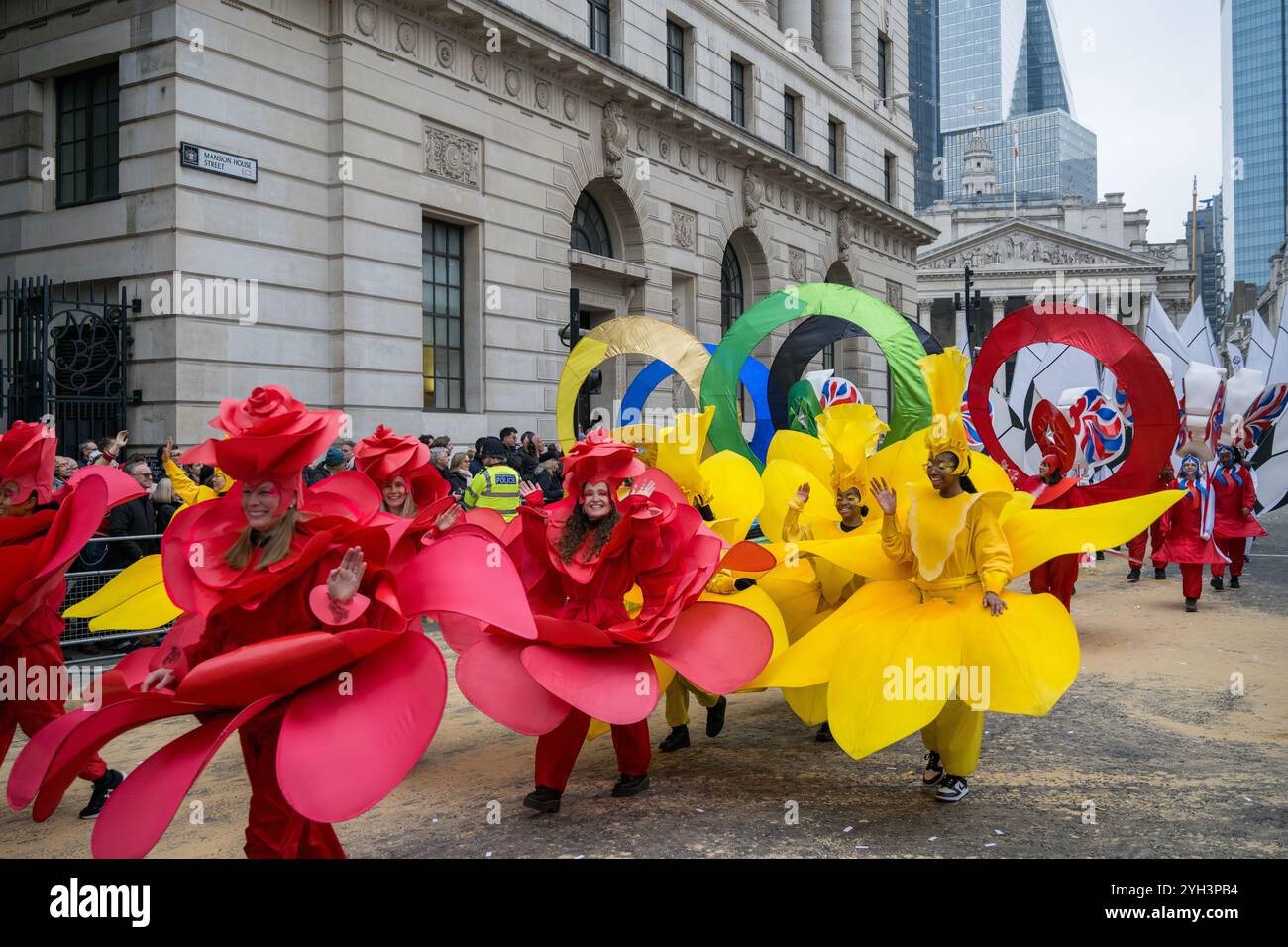 London, UK, 09 November, 2024. Participants take part in the annual ...