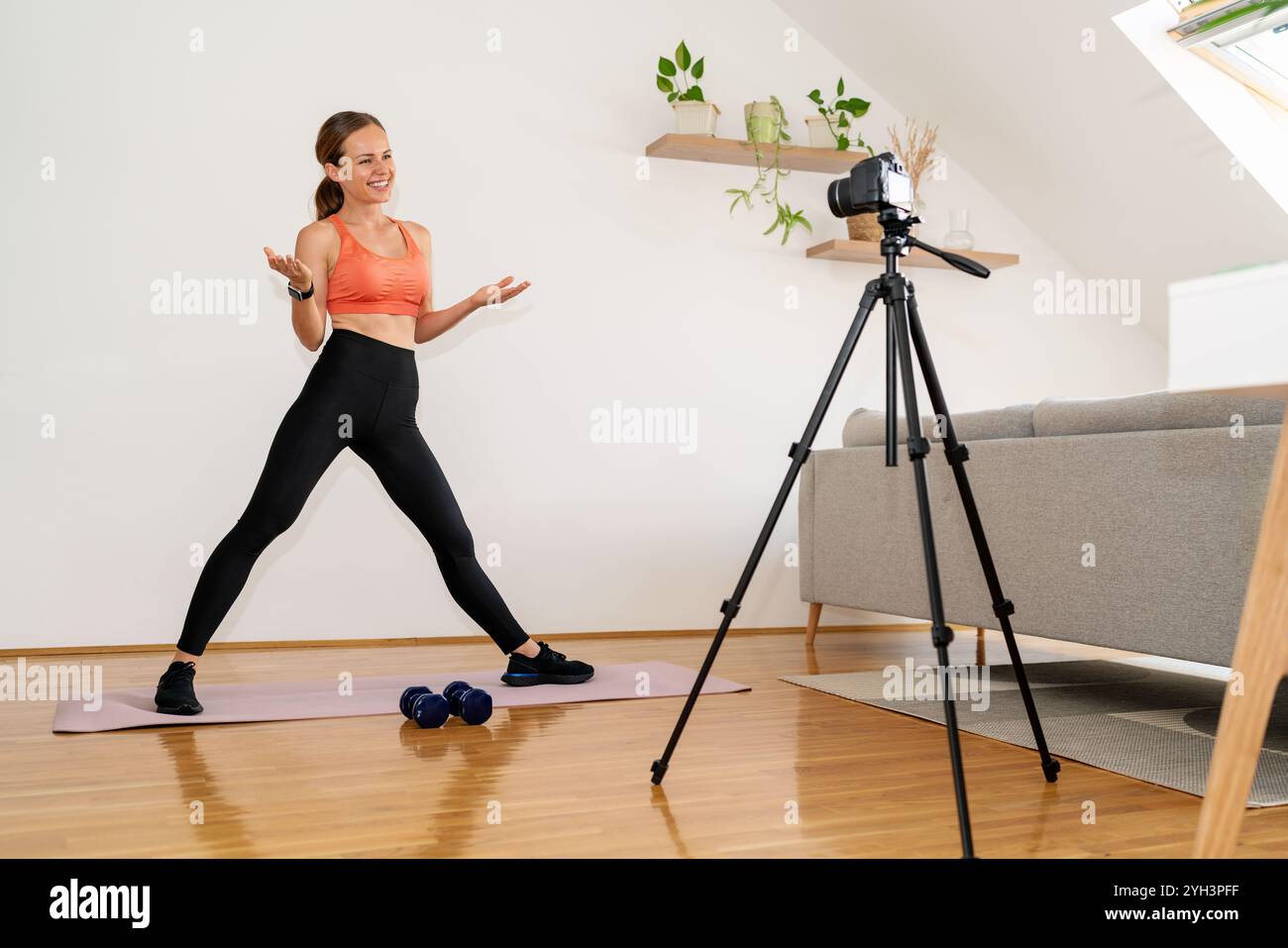 Vlog woman hi-res stock photography and images - Alamy