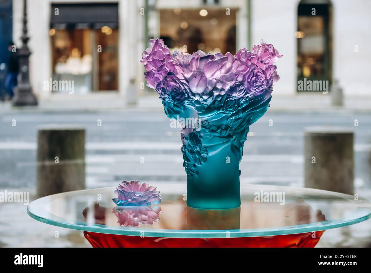 Elegant and luxurious Daum crystal, which is made in Nancy, France ...