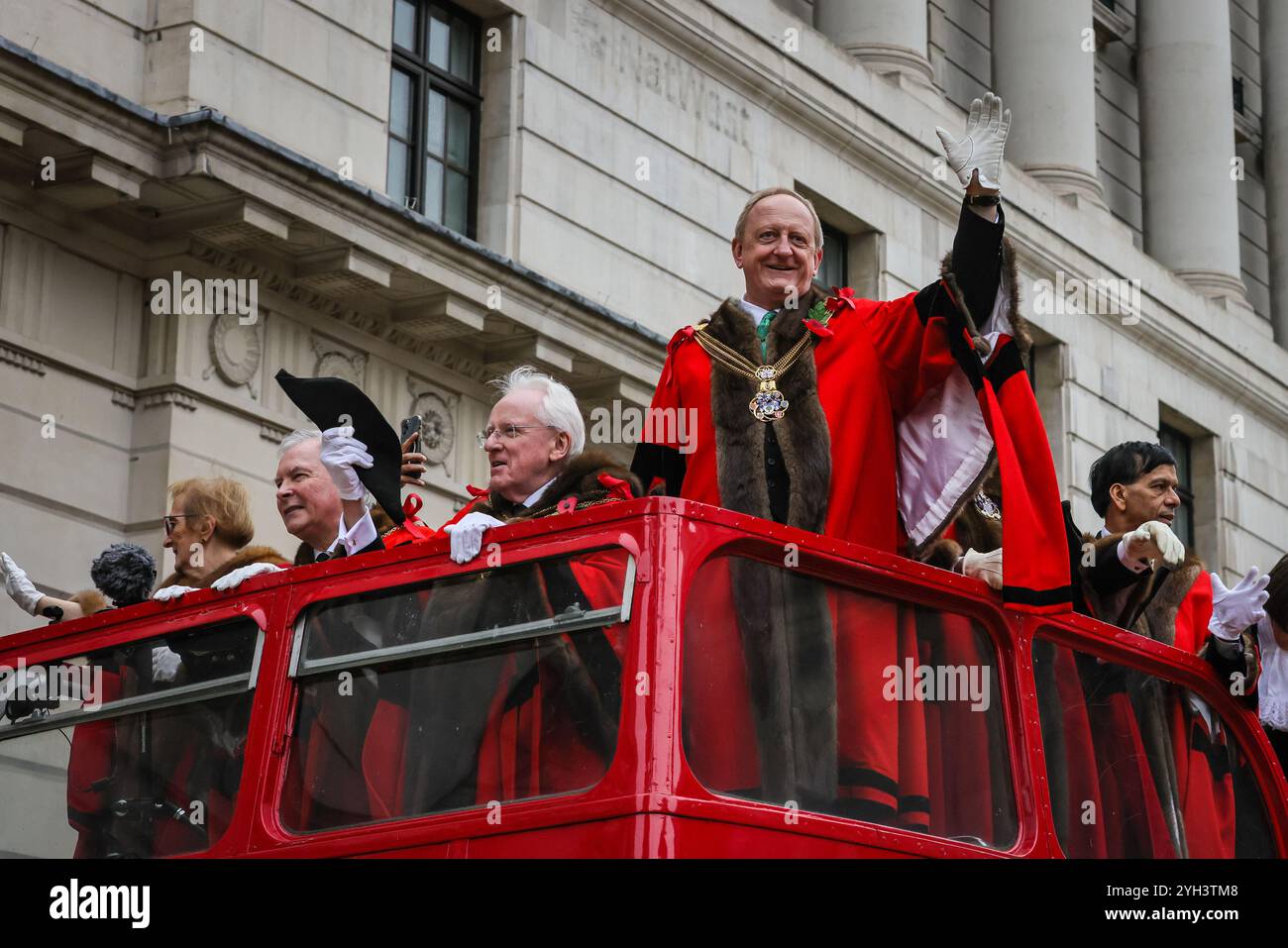 London, UK, 09th Nov 2025. Aldermen and Alderwomen, among them several ...