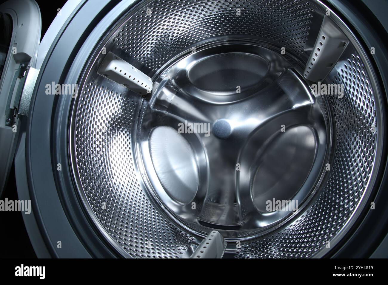 Empty washing drying machine hi-res stock photography and images - Alamy