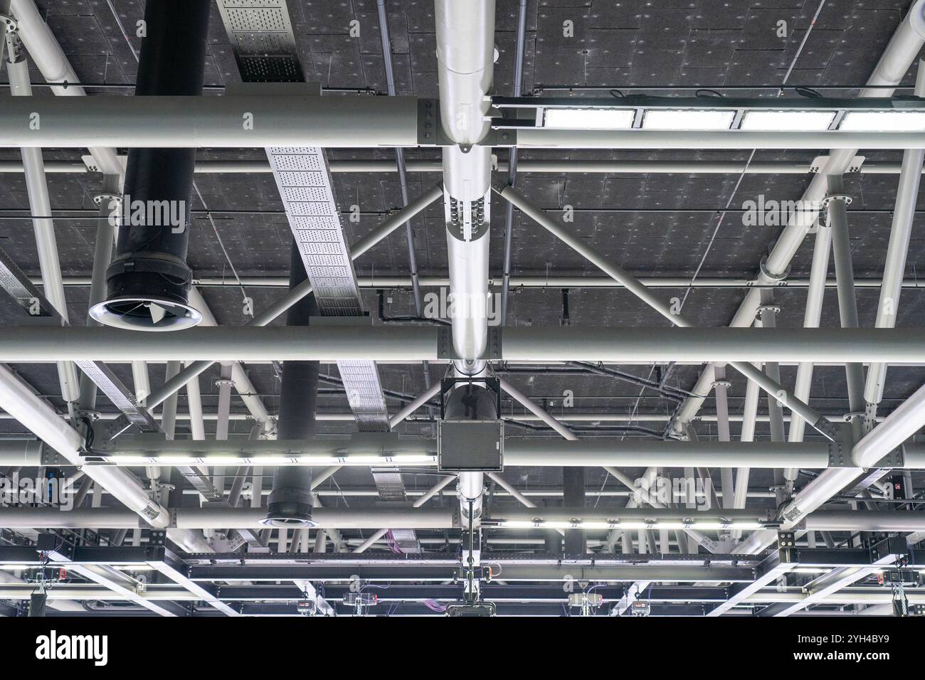 Roof grid structure hi-res stock photography and images - Alamy