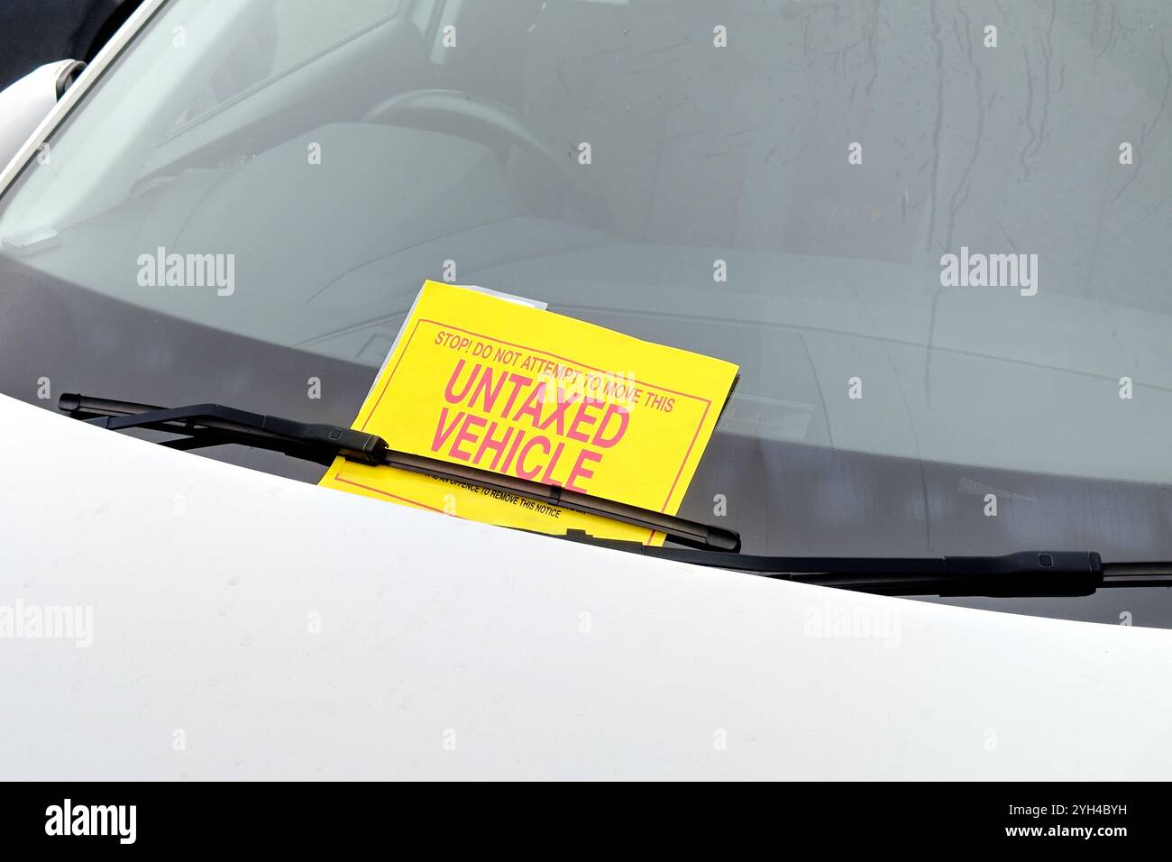 Wheel clamping sign notice hi-res stock photography and images - Alamy