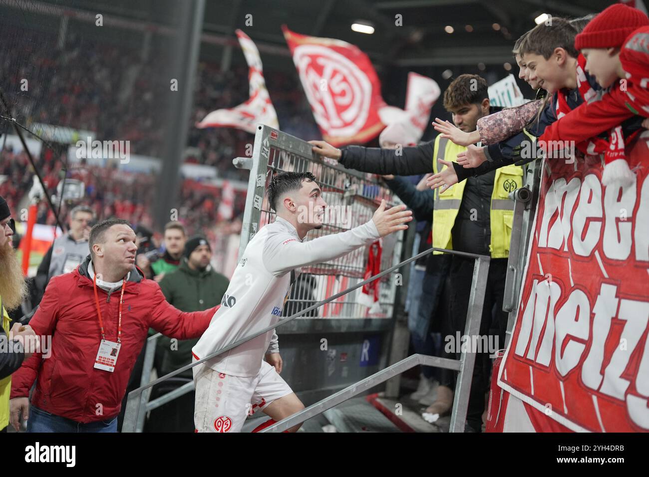 Mainz, Germany. 09th Nov, 2024. Soccer: Bundesliga, FSV Mainz 05 ...