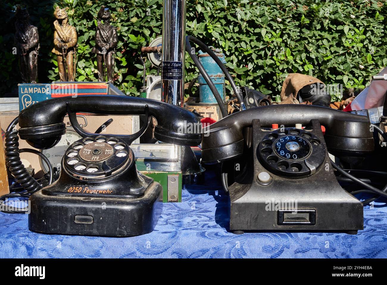 Telephone dating 1950s hi-res stock photography and images - Alamy
