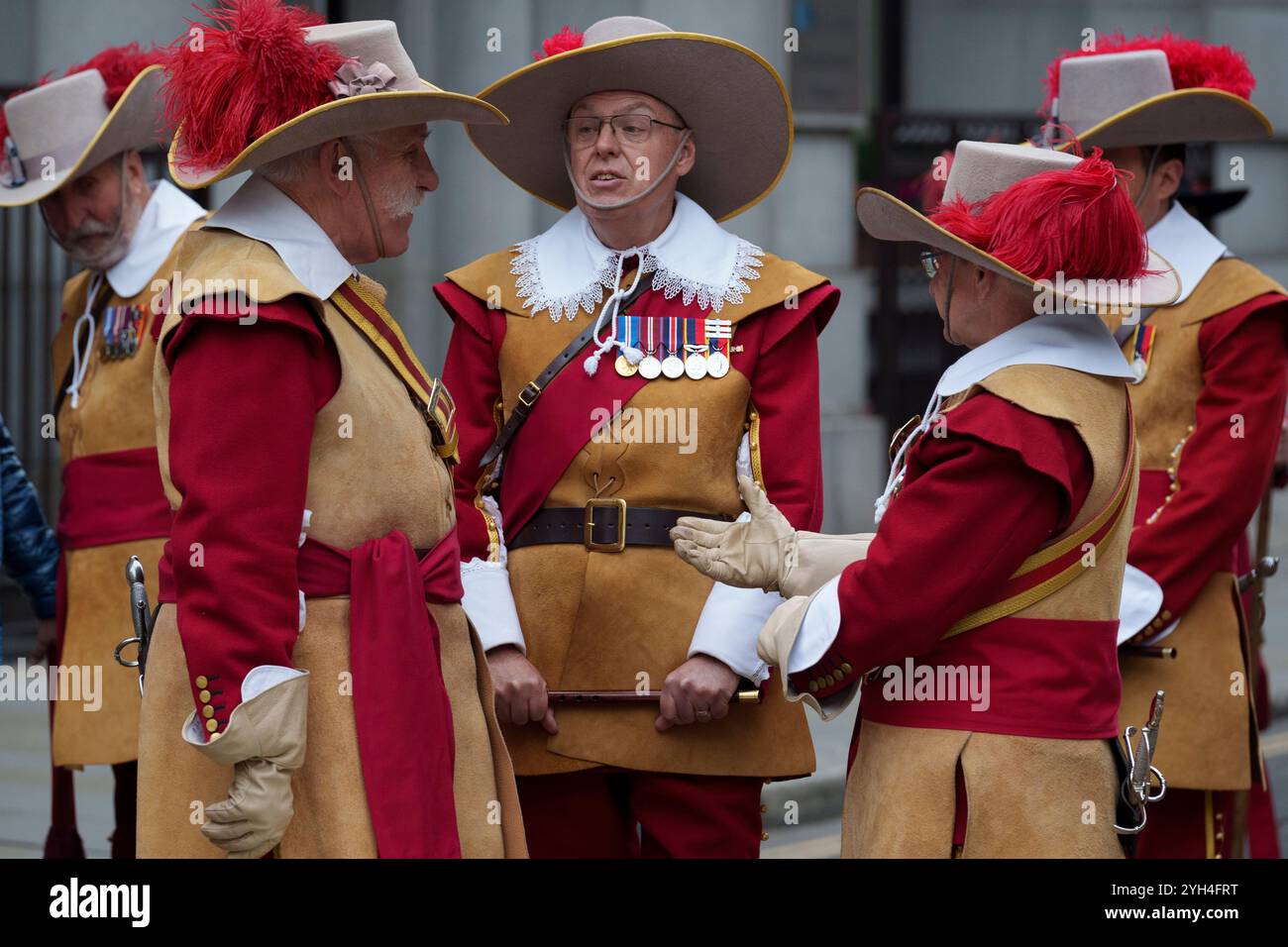 Pikemen and Musketeers of the Honourable Artillery Company prepare to ...