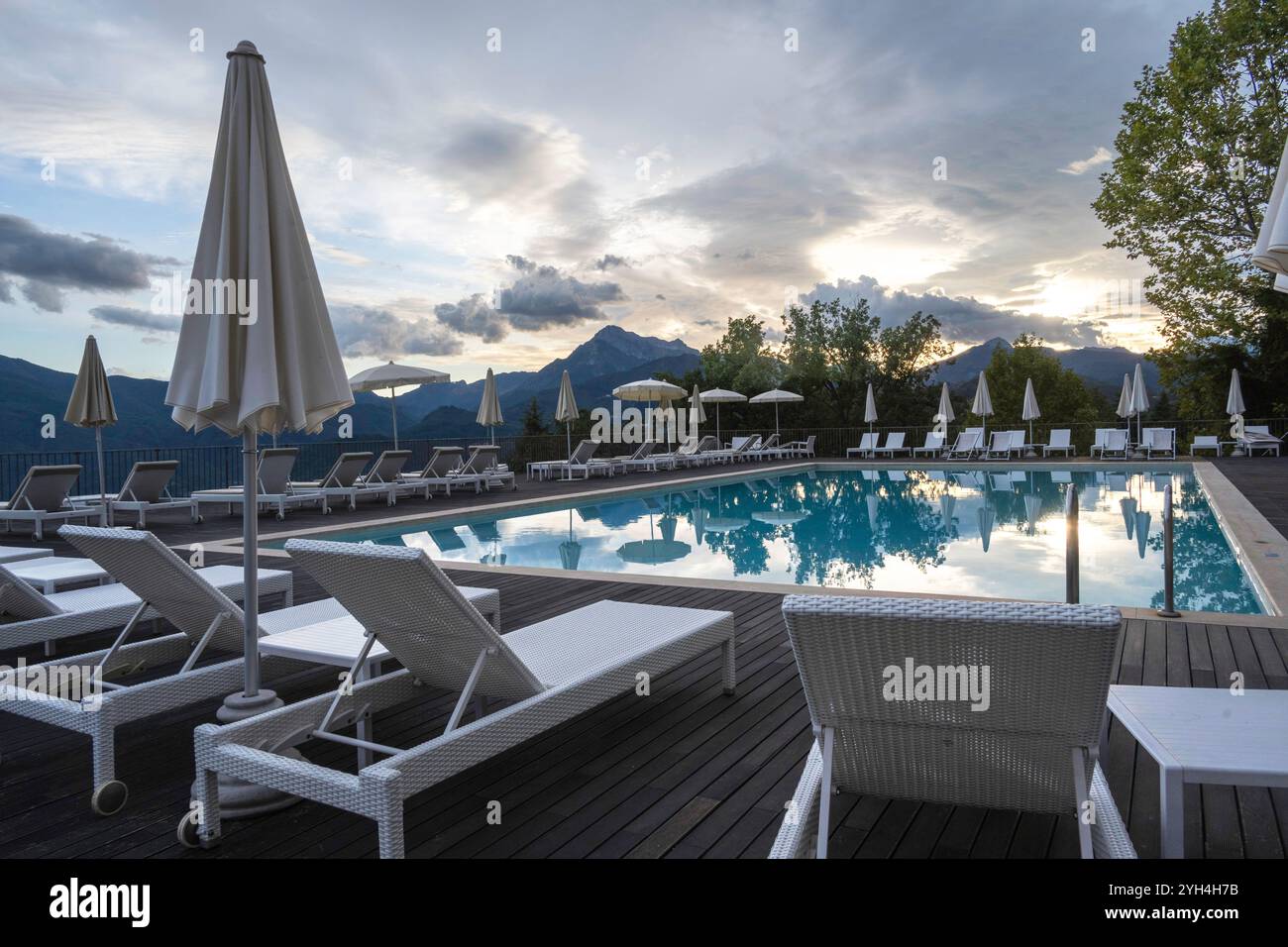 Swimming pool the mountain hi-res stock photography and images - Alamy