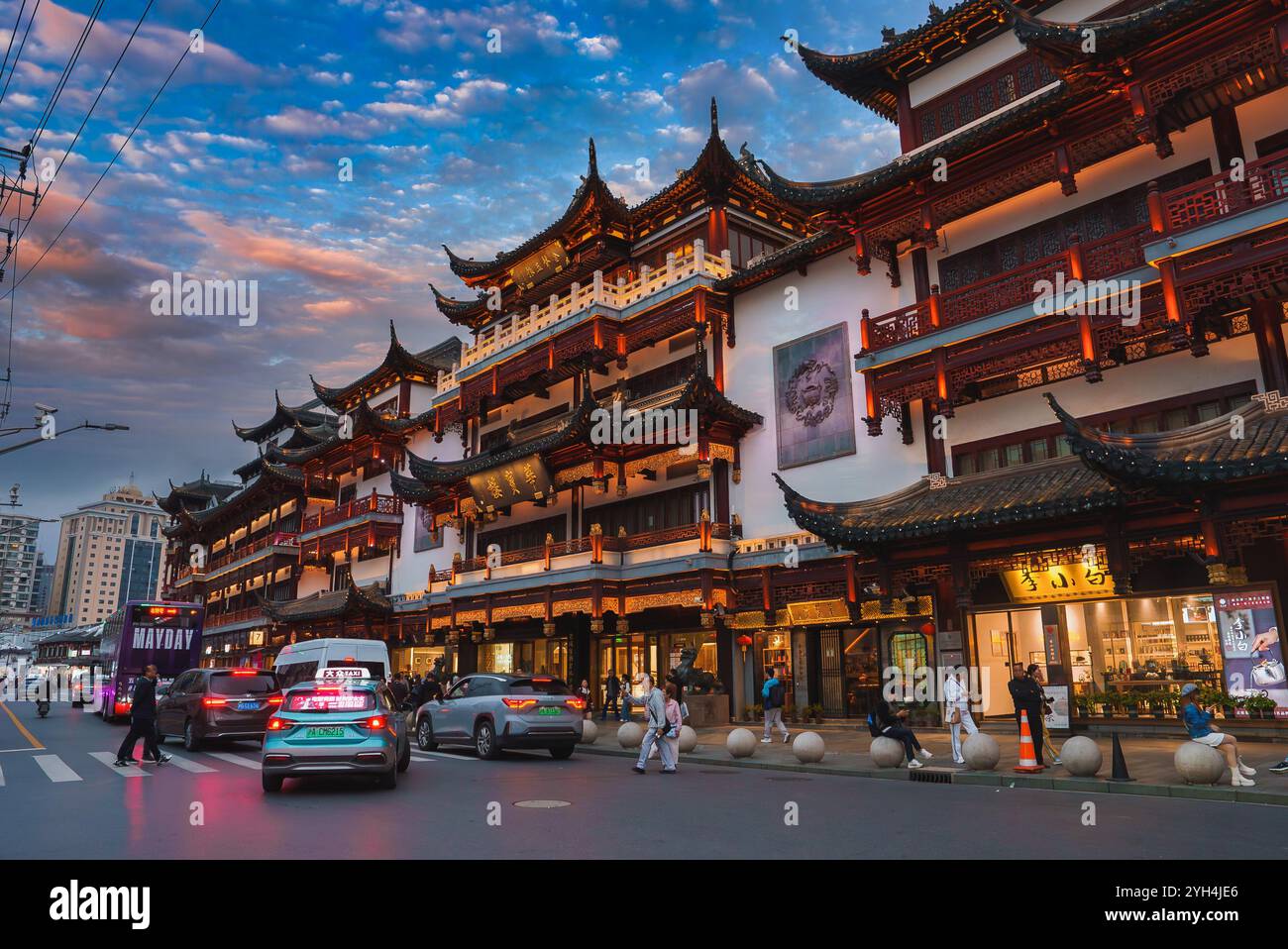 China shanghai lively street hi-res stock photography and images - Alamy