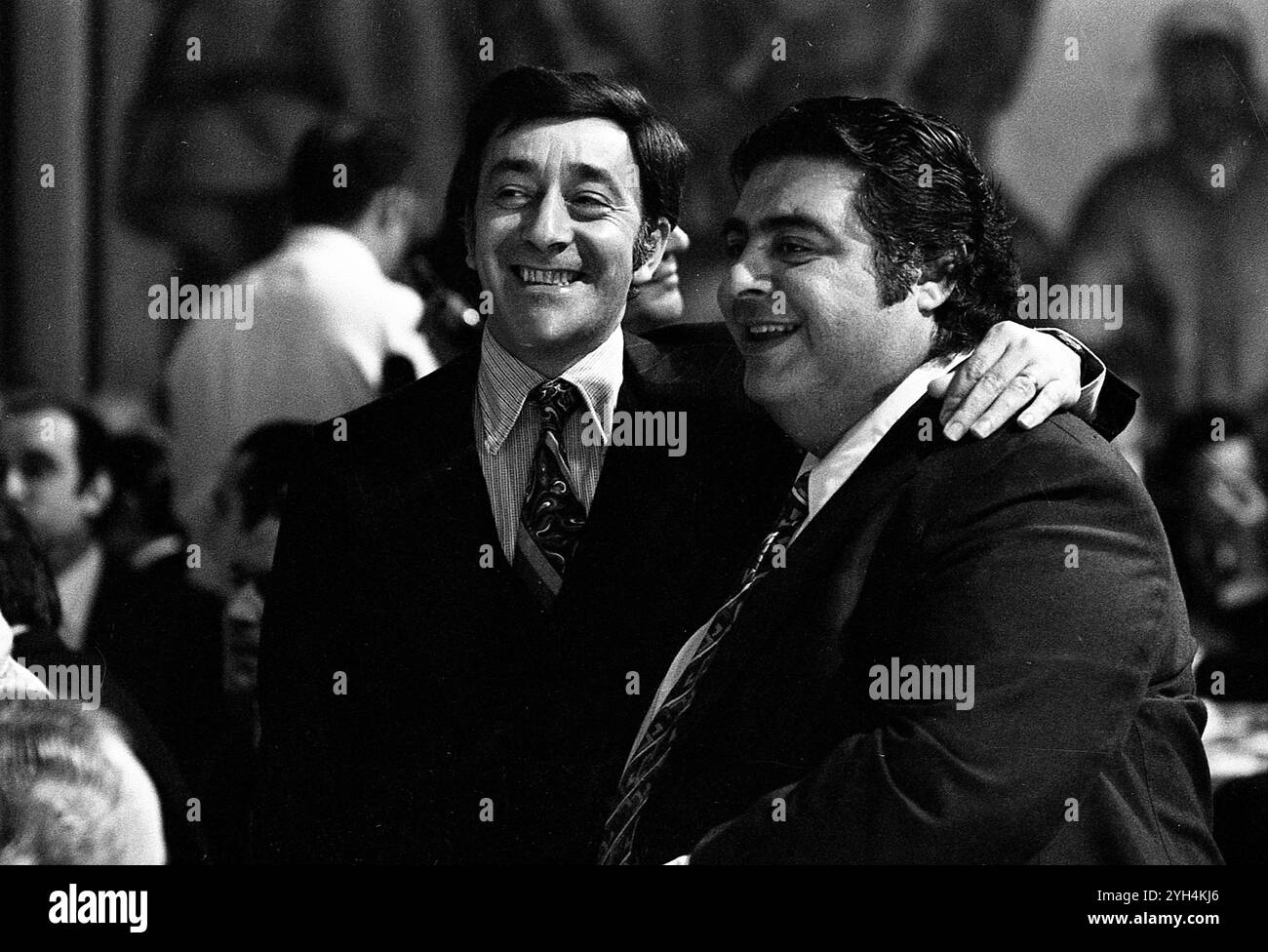 Argentine TV, film and theater actors Alberto Olmedo (left) and Jorge Porcel (right) at an APTRA ...