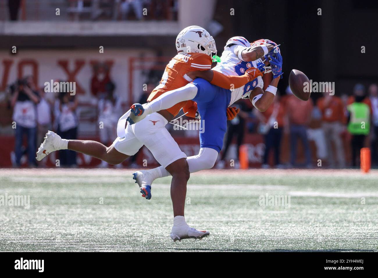 AUSTIN, TX - NOVEMBER 09: Texas Longhorns defensive back Malik Muhammad ...