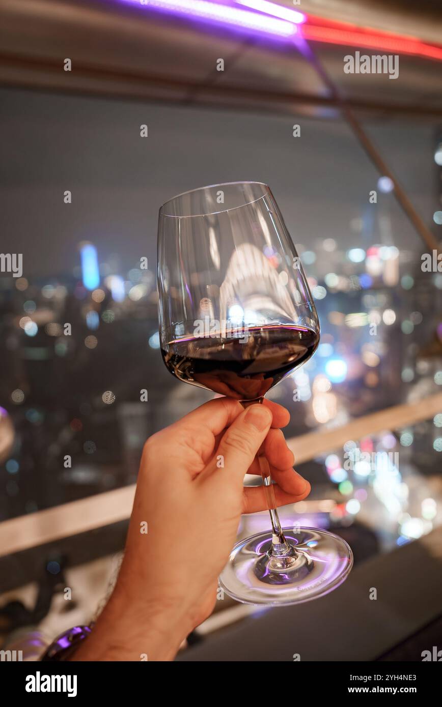 Hand holding elegant wine hi-res stock photography and images - Alamy