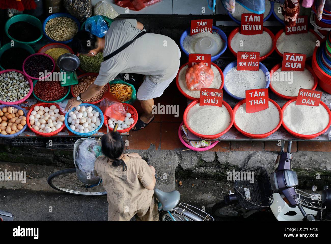 Vietnamese grocery store hi-res stock photography and images - Alamy