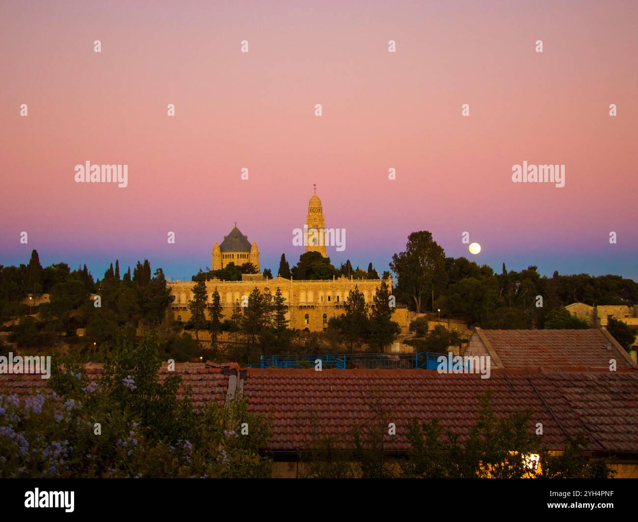 Moon rising over church hi-res stock photography and images - Alamy