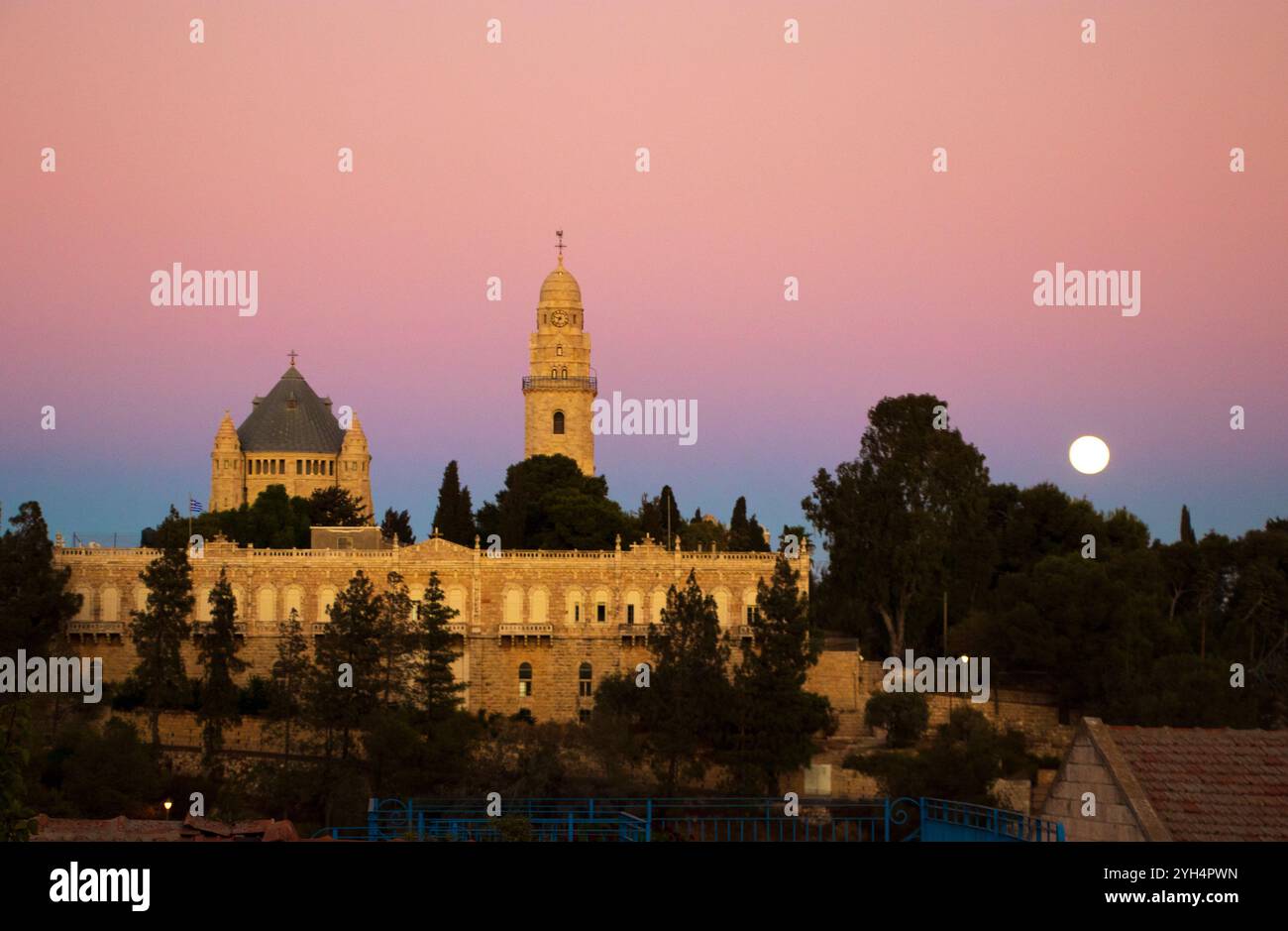 Moon rising over church hi-res stock photography and images - Alamy
