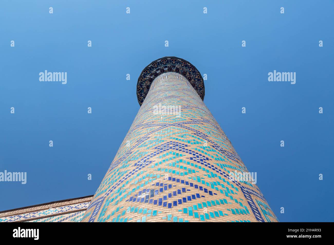 The blue-tiled minaret in the Registan in Samarkand, Uzbekistan Stock ...