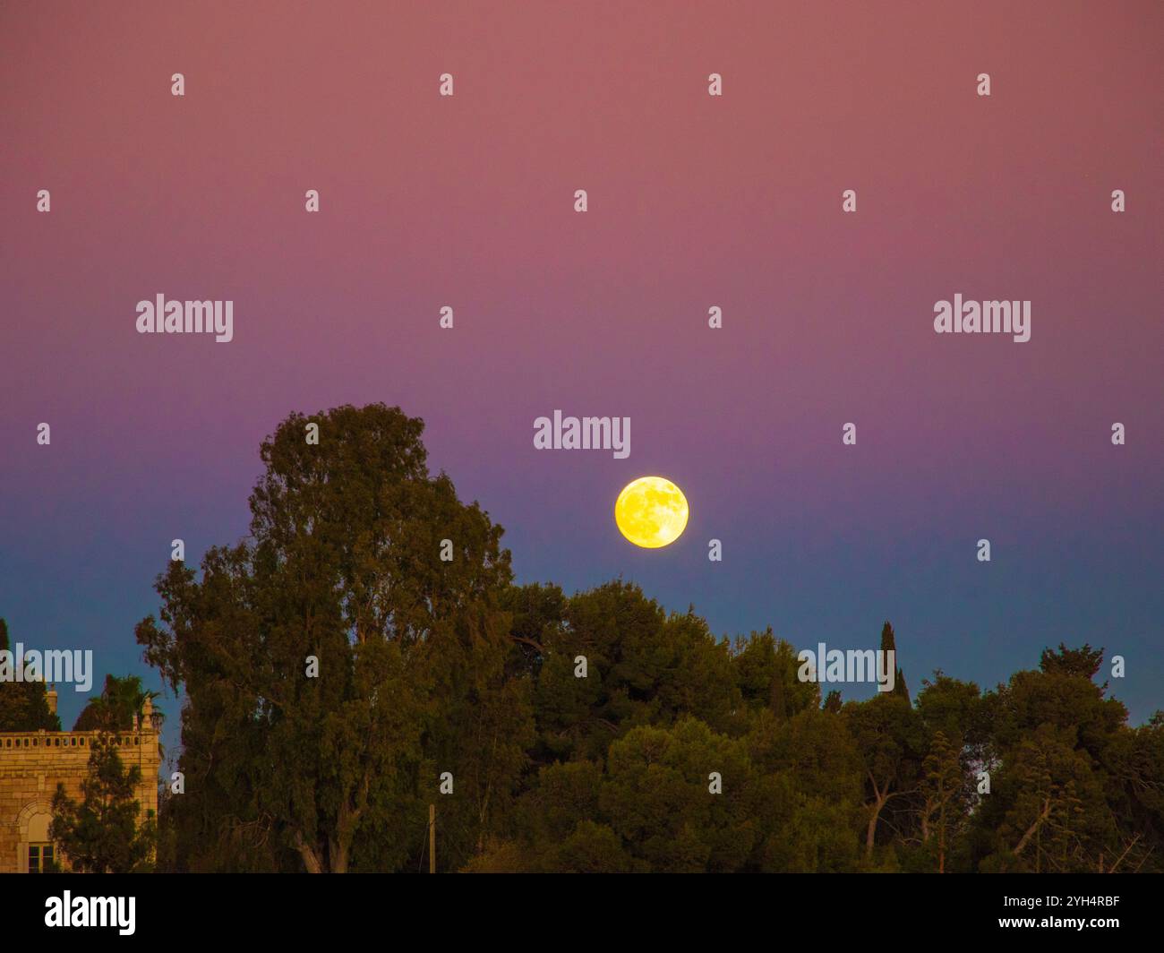 Full moon serenity hi-res stock photography and images - Alamy