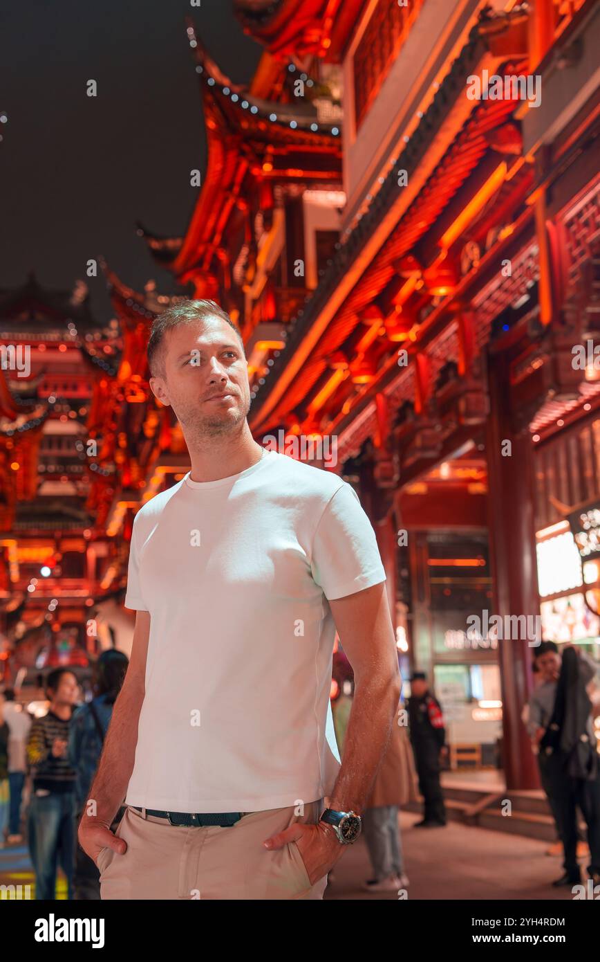 Night Scene in Shanghai's Old Town with Traditional Architecture Stock ...