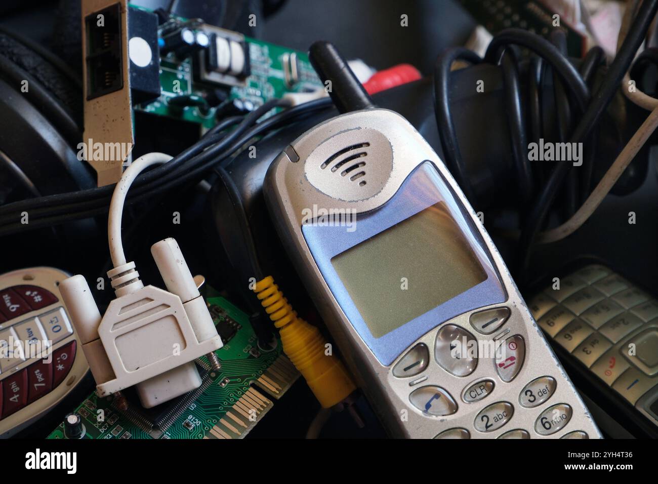 Outdated electronics technologies hi-res stock photography and images ...